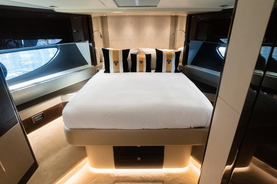 Yacht OREGGIA, Sunseeker | CHARTERWORLD Luxury Superyacht Charters